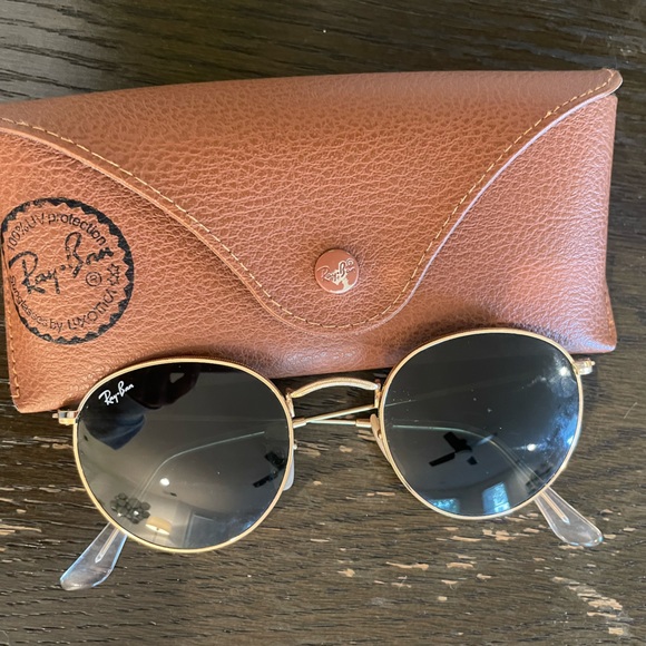 Ray-Ban | Accessories | Round Raybans Black Lenses Gold Frame | Poshmark